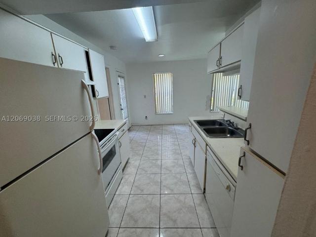 Luxury apartment complex for rent in Sunrise, United States
