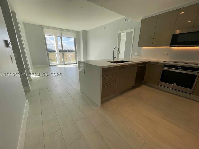 Luxury apartment complex for rent in Sunrise, United States