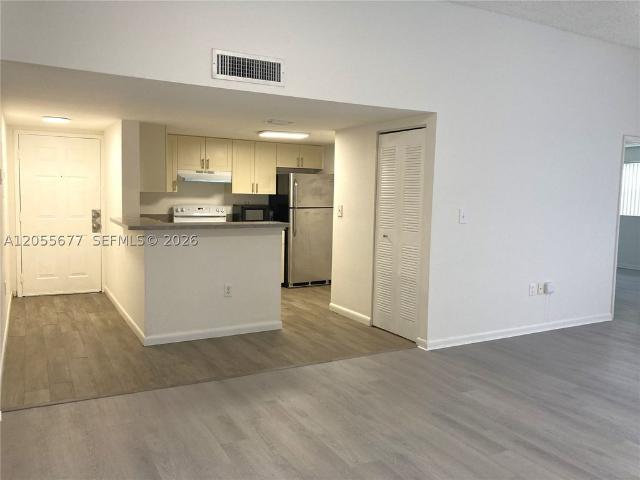 Luxury apartment complex for rent in Sunrise, United States