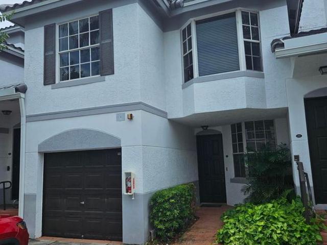 Luxury apartment complex for rent in Sunrise, United States