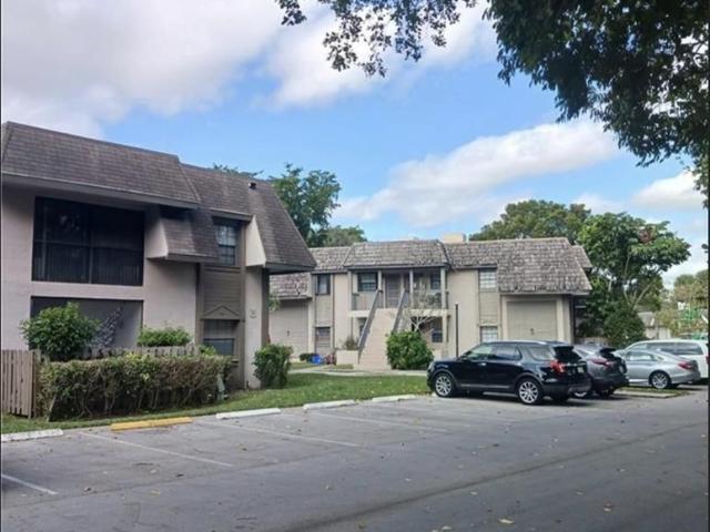 Luxury apartment complex for rent in Sunrise, United States