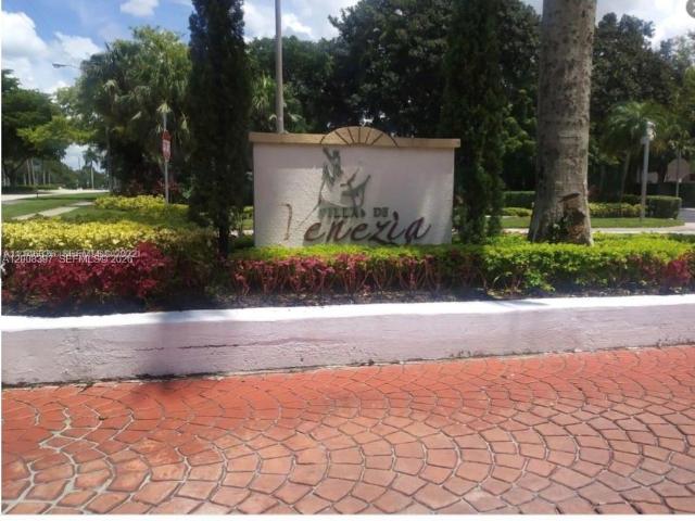 Luxury apartment complex for rent in Sunrise, United States