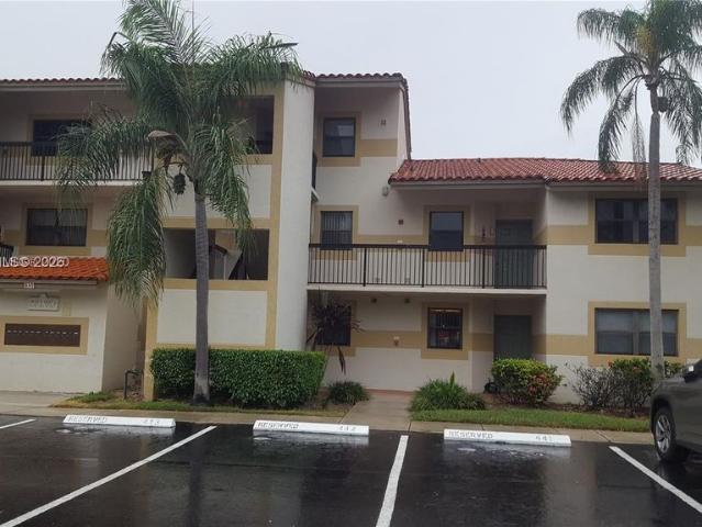 Luxury apartment complex for rent in Sunrise, United States