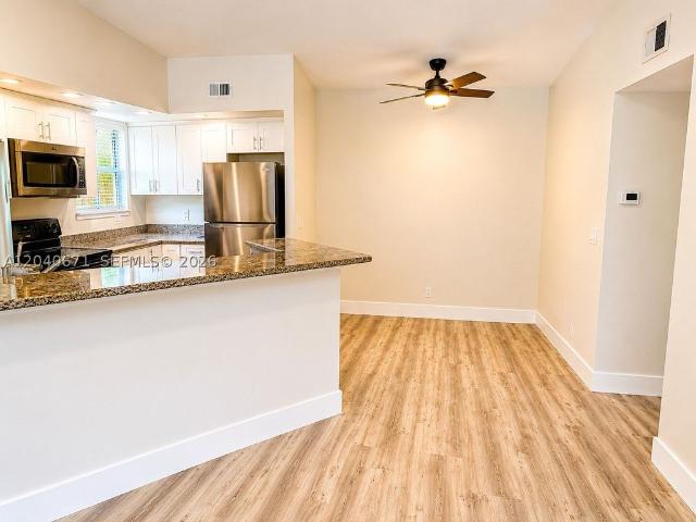Luxury apartment complex for rent in Sunrise, United States