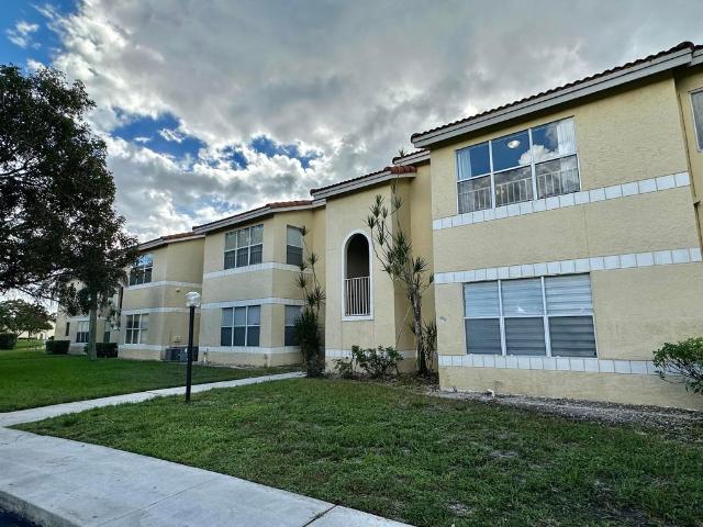 Luxury apartment complex for rent in Sunrise, United States
