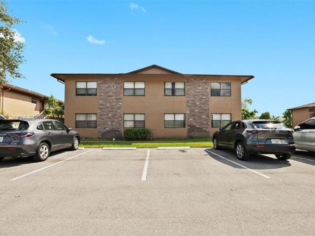 Luxury apartment complex for rent in Sunrise, United States