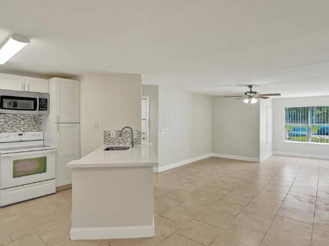 Luxury apartment complex for rent in Sunrise, United States