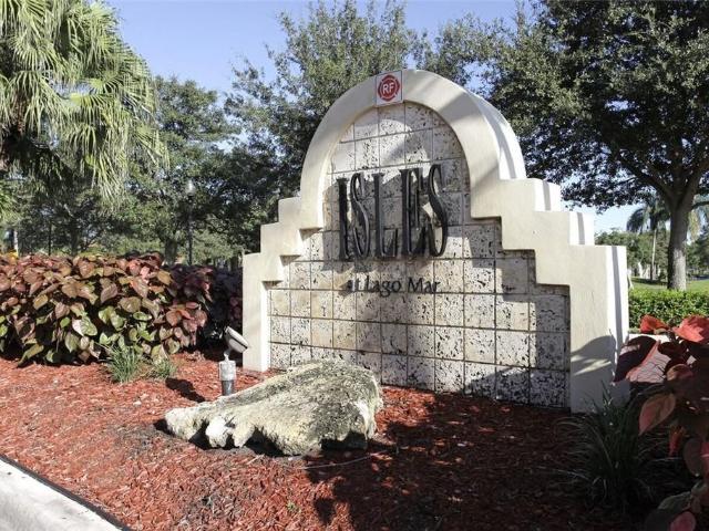 Luxury apartment complex for rent in Sunrise, United States