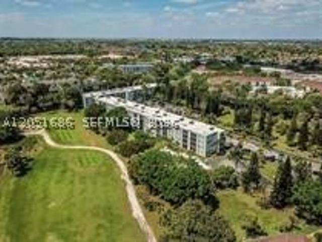 Luxury apartment complex for rent in Sunrise, United States