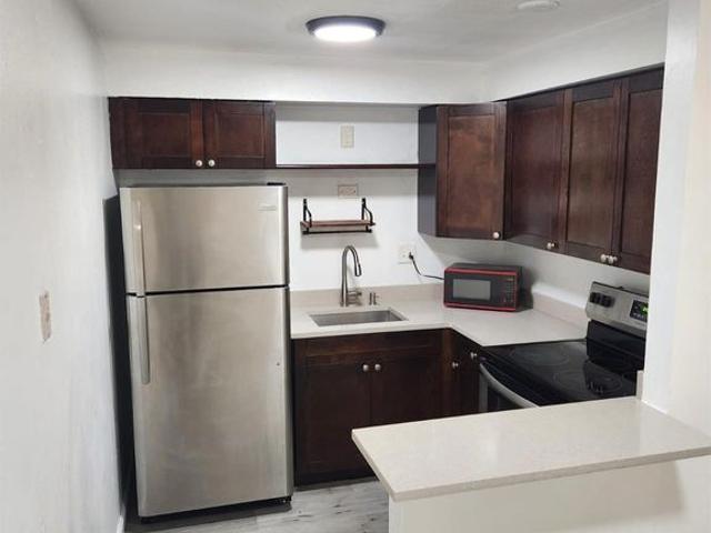 Luxury apartment complex for rent in Sunrise, United States