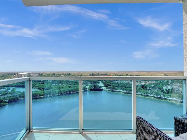 Luxury apartment complex for rent in Sunrise, Florida