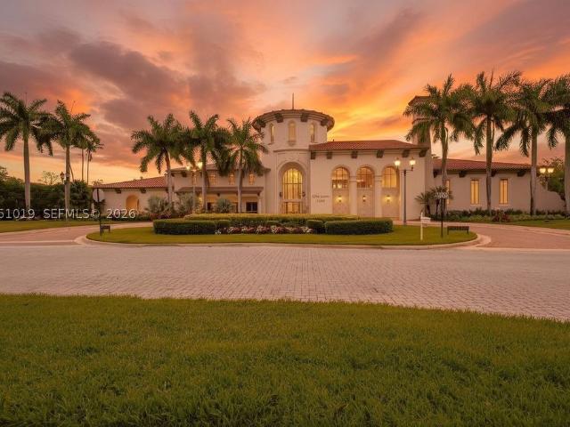Luxury apartment complex for rent in Sunrise, Florida