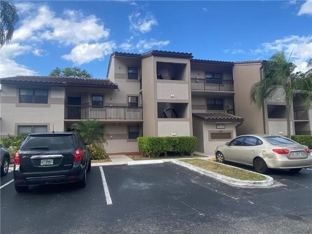 Luxury apartment complex for rent in Sunrise, Florida