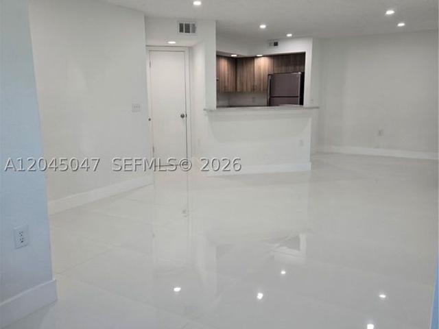 Luxury apartment complex for rent in Sunrise, Florida