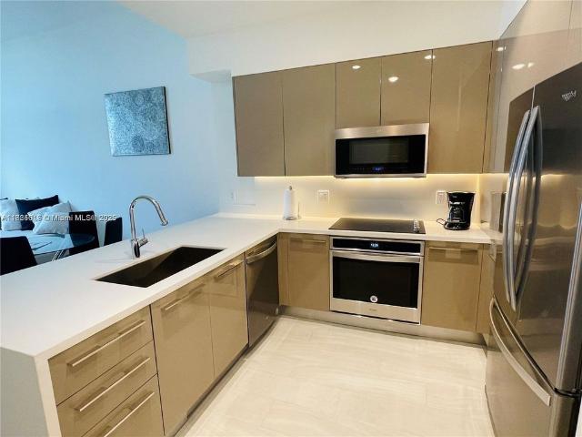 Luxury apartment complex for rent in Sunrise, Florida