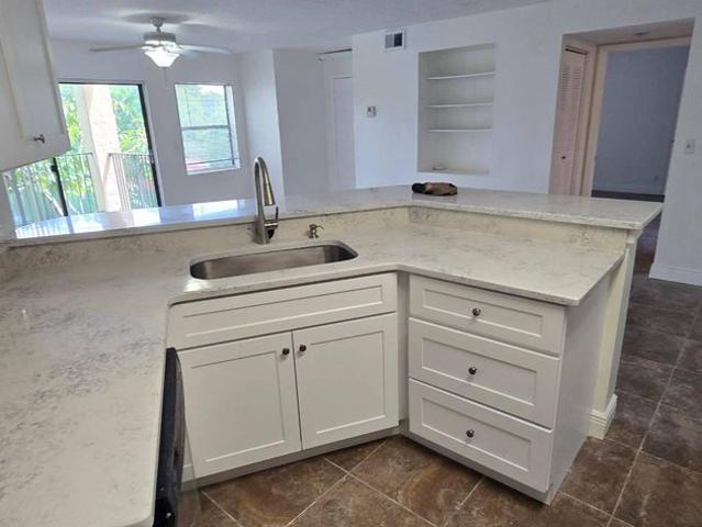 Luxury apartment complex for rent in Sunrise, Florida