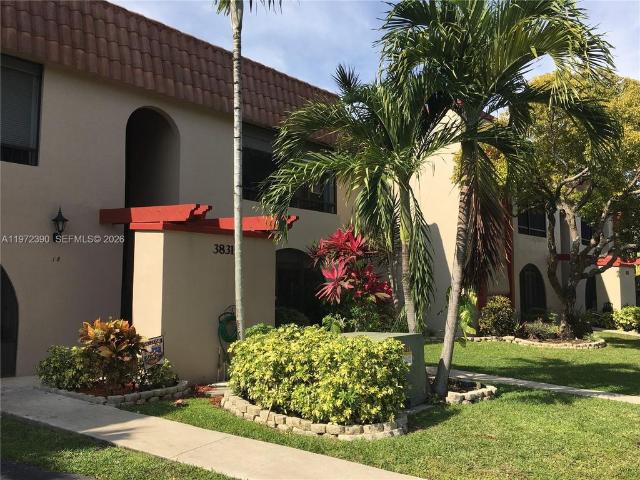 Luxury apartment complex for rent in Sunrise, Florida
