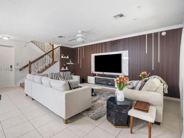 Luxury apartment complex for rent in Sunrise, Florida