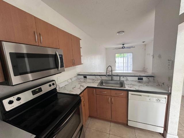 Luxury apartment complex for rent in Sunrise, Florida