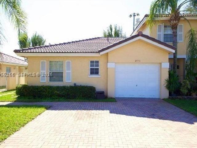 Luxury apartment complex for rent in Sunrise, Florida
