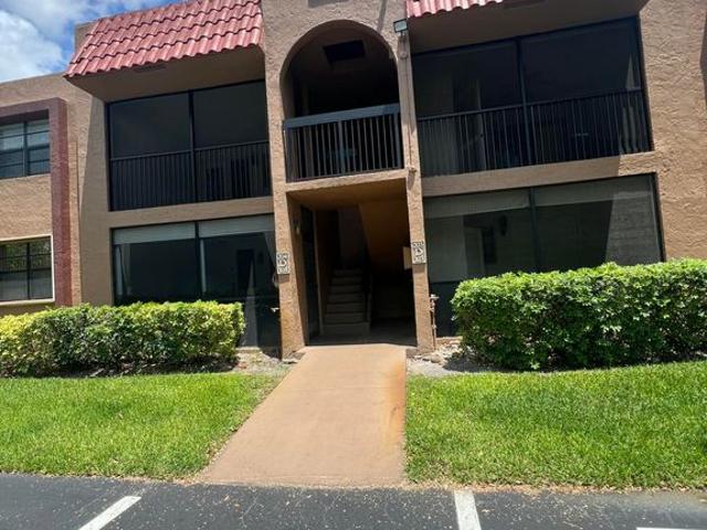 Luxury apartment complex for rent in Sunrise, Florida