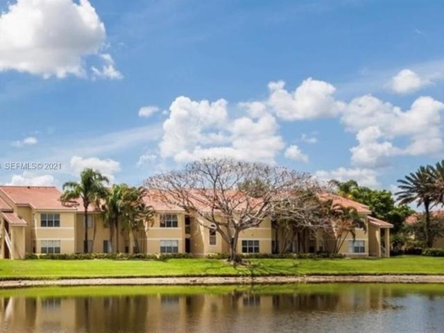 Luxury apartment complex for rent in Sunrise, Florida