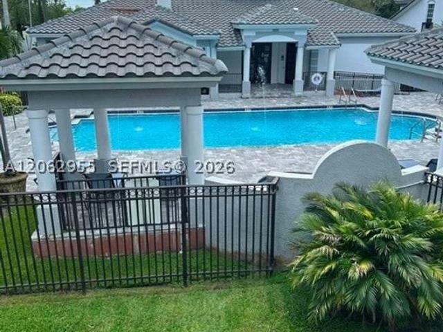 Luxury apartment complex for rent in Sunrise, Florida