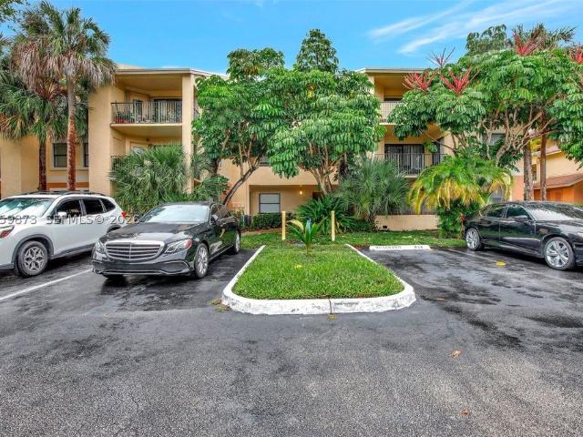Luxury apartment complex for rent in Sunrise, Florida