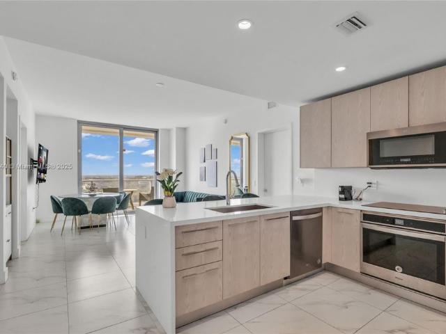 Luxury apartment complex for rent in Sunrise, Florida