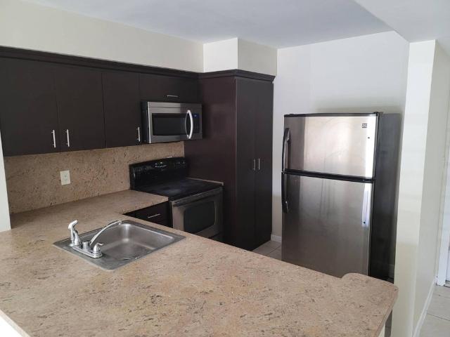 Luxury apartment complex for rent in Sunrise, Florida
