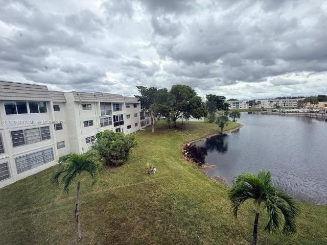 Luxury apartment complex for rent in Sunrise, Florida