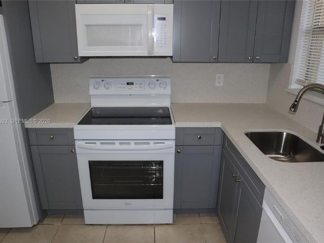 Luxury apartment complex for rent in Sunrise, Florida