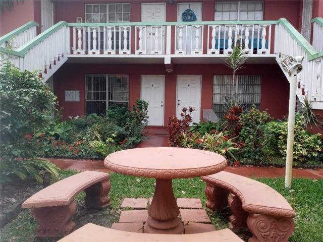 Luxury apartment complex for rent in Sunrise, Florida