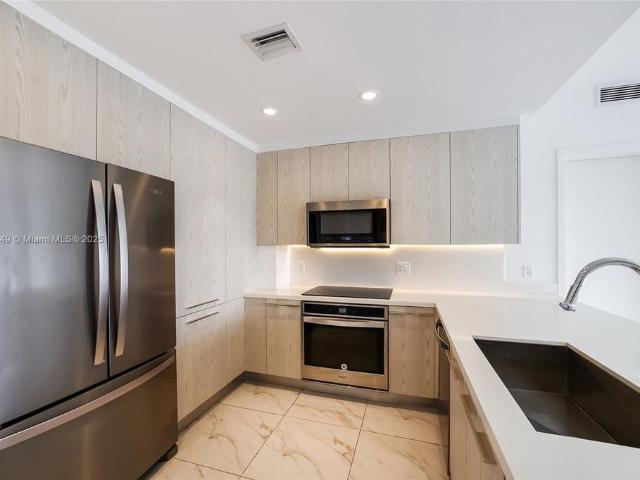 Luxury apartment complex for rent in Sunrise, Florida