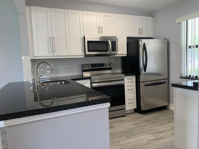 Luxury apartment complex for rent in Sunrise, Florida