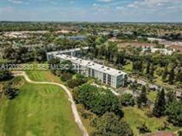 Luxury apartment complex for rent in Sunrise, Florida