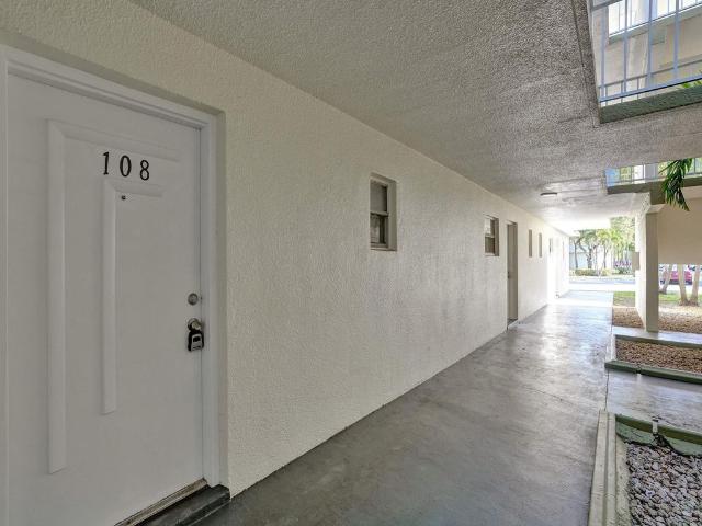 Luxury apartment complex for rent in Sunrise, Florida