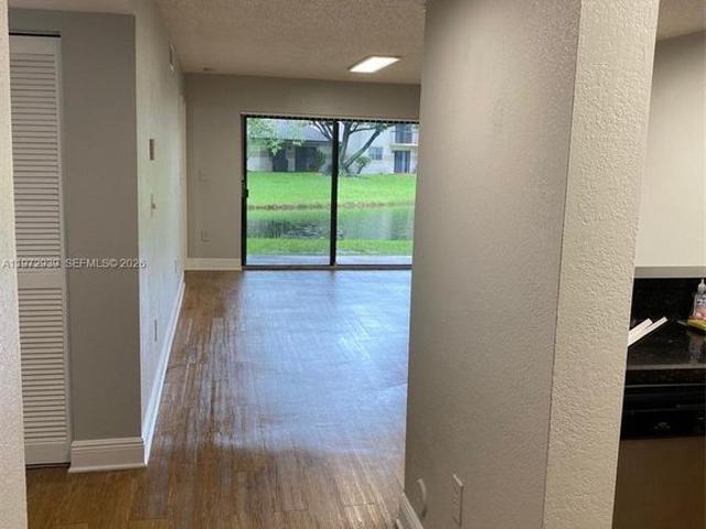 Luxury apartment complex for rent in Sunrise, Florida