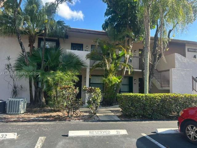 Luxury apartment complex for rent in Sunrise, Florida
