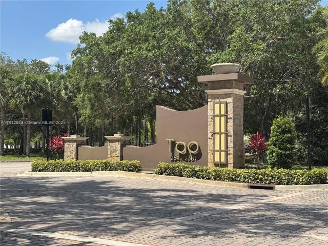 Luxury apartment complex for rent in Sunrise, Florida