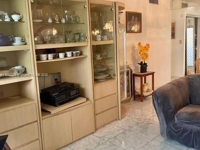 Luxury apartment complex for rent in Sunrise, Florida