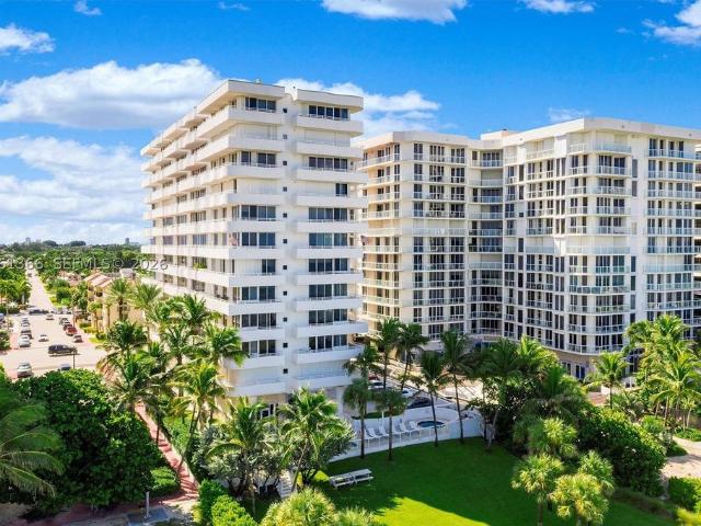 Luxury apartment complex for rent in Surfside, Florida
