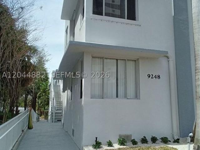 Luxury apartment complex for rent in Surfside, Florida