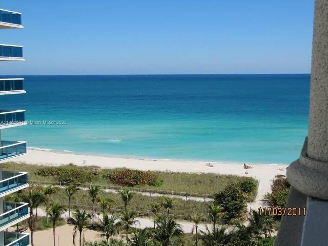 Luxury apartment complex for rent in Surfside, United States