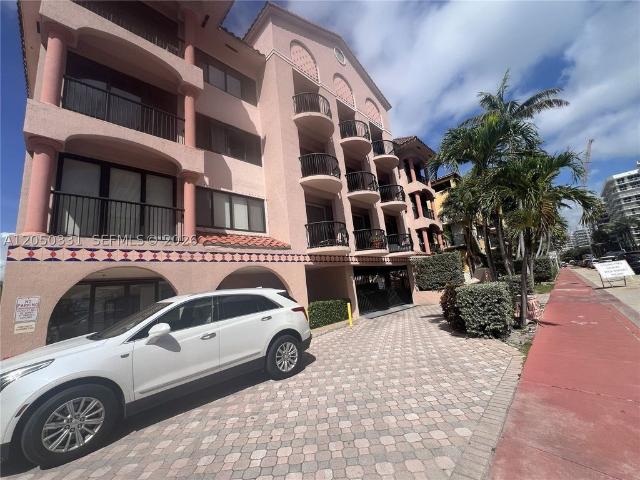 Luxury apartment complex for rent in Surfside, United States