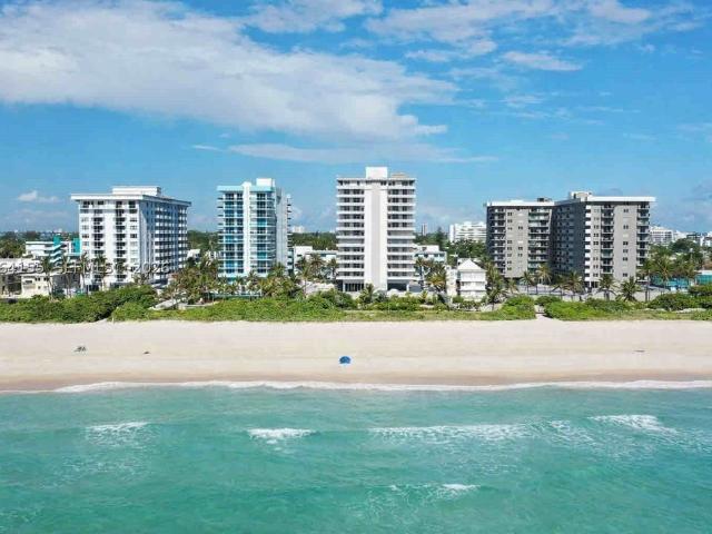 Luxury apartment complex for rent in Surfside, United States