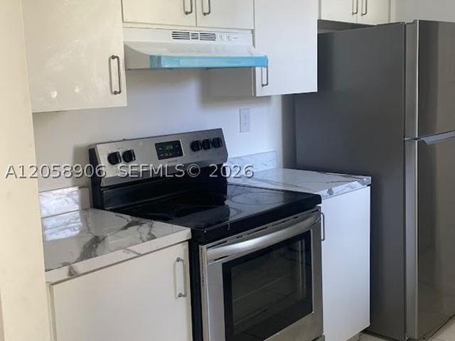 Luxury apartment complex for rent in Sweetwater, United States