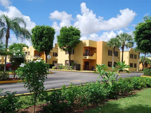 Luxury apartment complex for rent in Sweetwater, United States