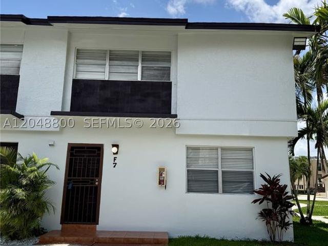 Luxury apartment complex for rent in Sweetwater, Florida