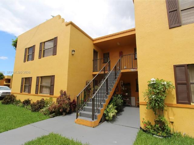 Luxury apartment complex for rent in Sweetwater, Florida